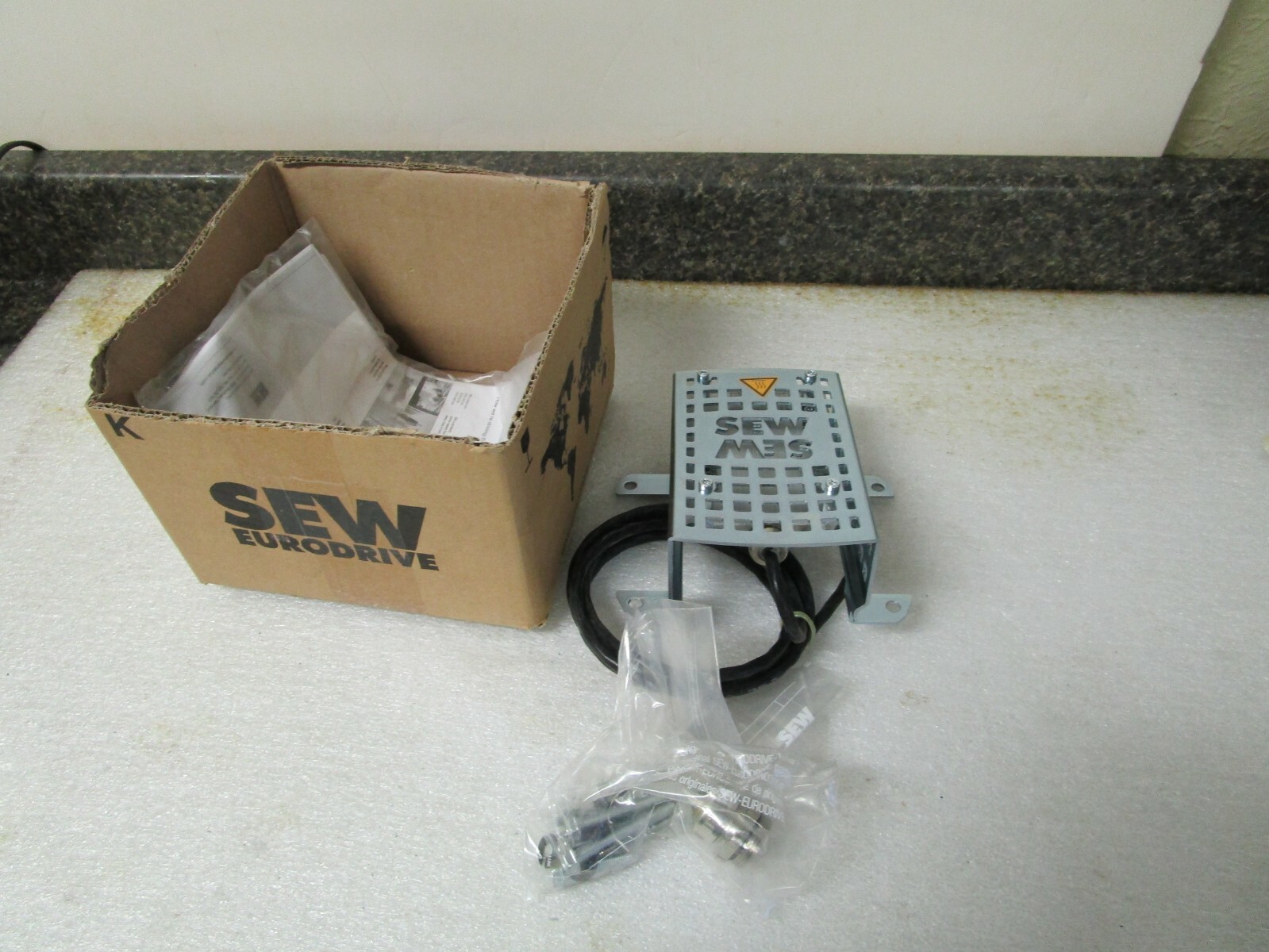 New - SEW EuroDrive Braking Resistor BW100-001/K-1.5-M4A 100Ohm 100W ...