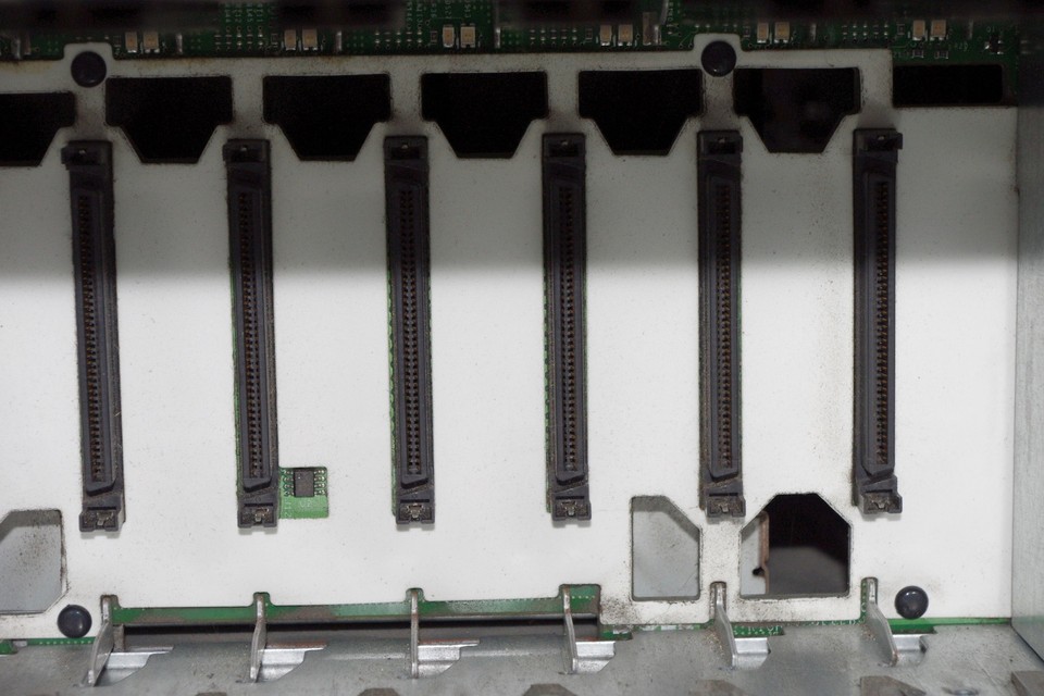 Dell Powervault 220S Network Storage Server w/ 2 SCSI Controls & RAID ...