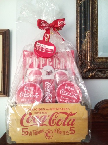 COCA COLA GIFT SET:COASTERS,CUPS/STRAWS,OPENER,POPCORN , WOOD CRATE ...