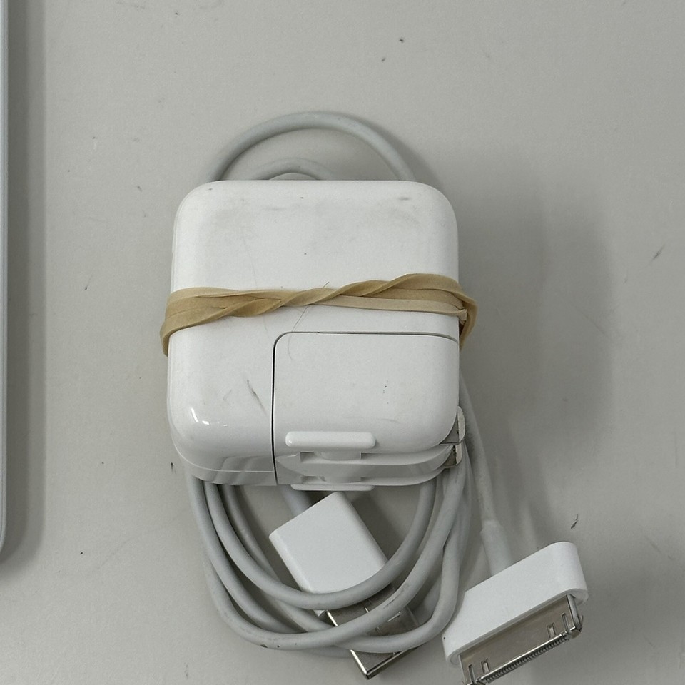 Apple iPad 3rd Gen A1430 64GB WiFi 4G Cellular AT&T With Wireless Zagg ...