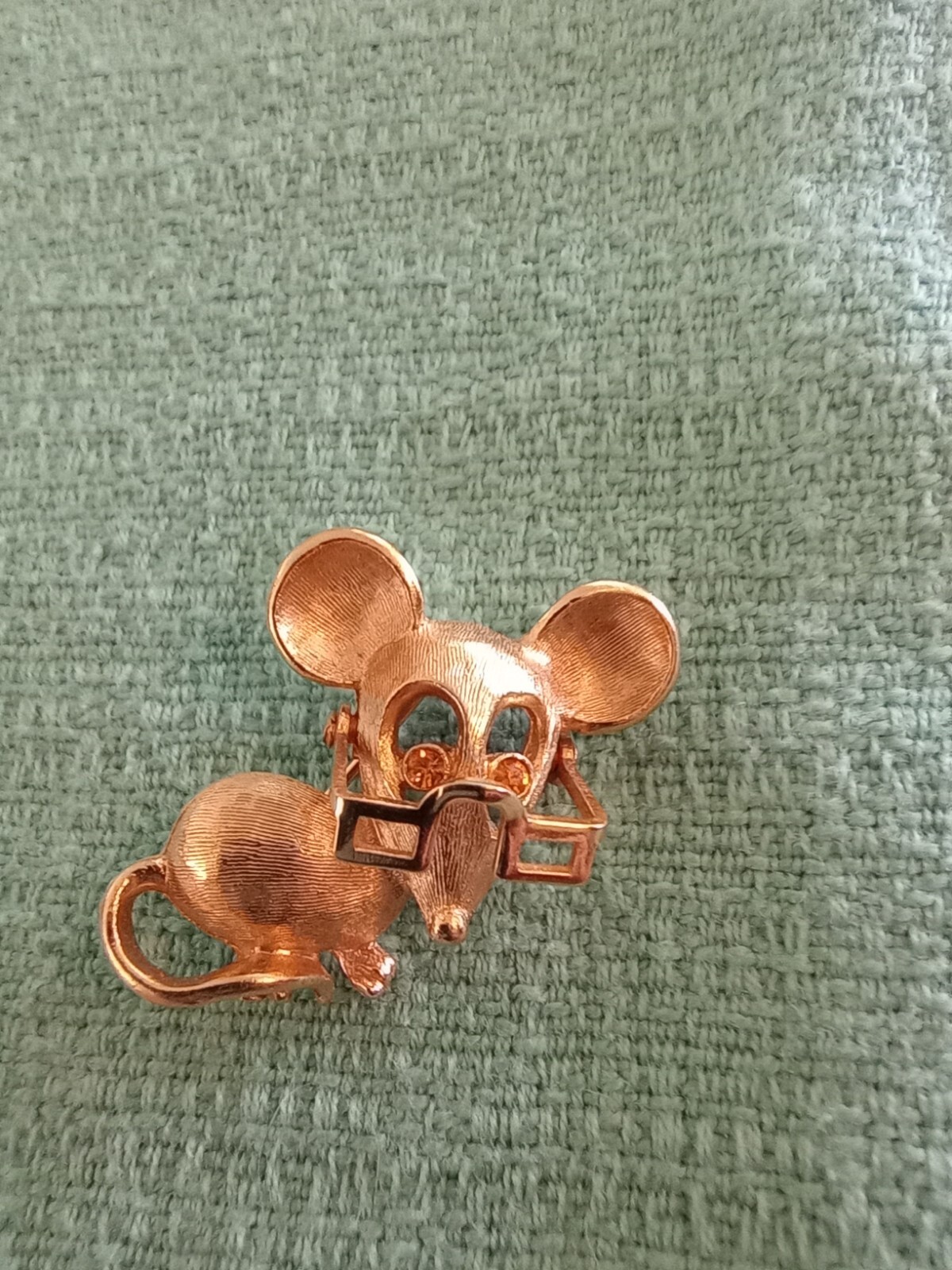 Avon gold toned figural mouse pin articulated moving … - Gem