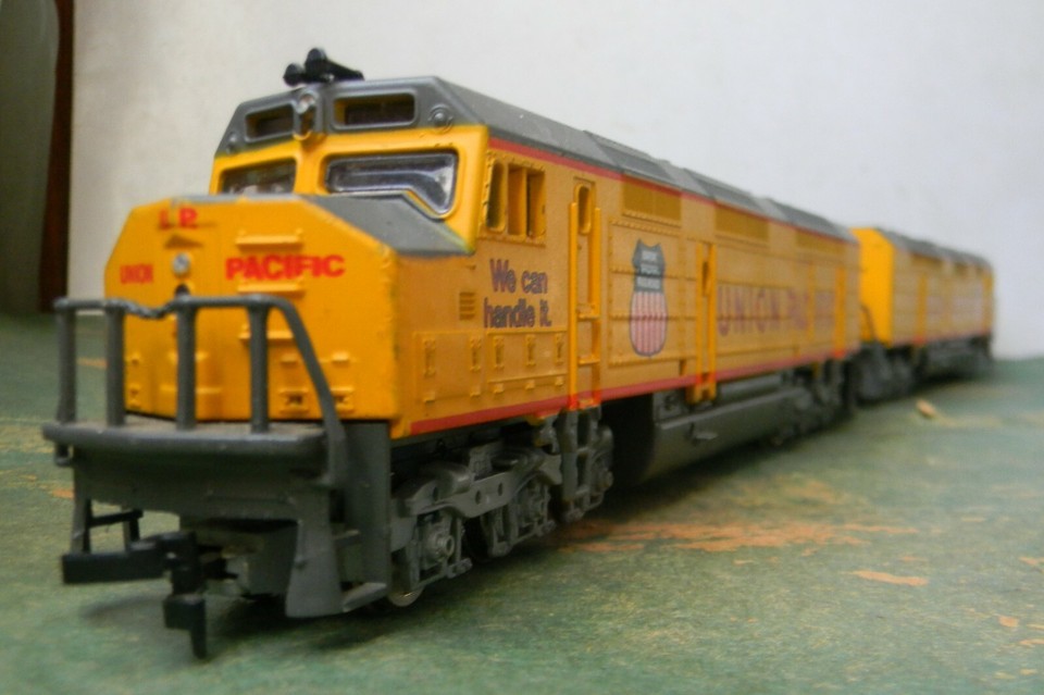 AHM Pair EMD F-45 "Cowl" Locomotives ~ UNION PACIFIC ~ Double Heading ...