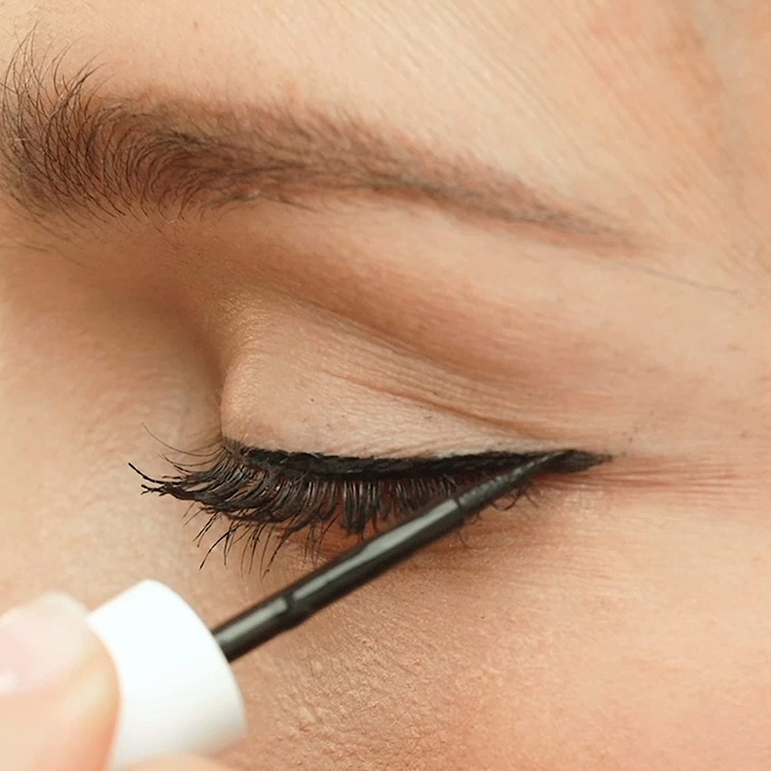 Honest Beauty Liquid Eyeliner Vegan Smudge Flake Transfer Proof Carbon honest-beauty-liquid-eyeliner-vegan-smudge-flake-transfer-proof-carbon