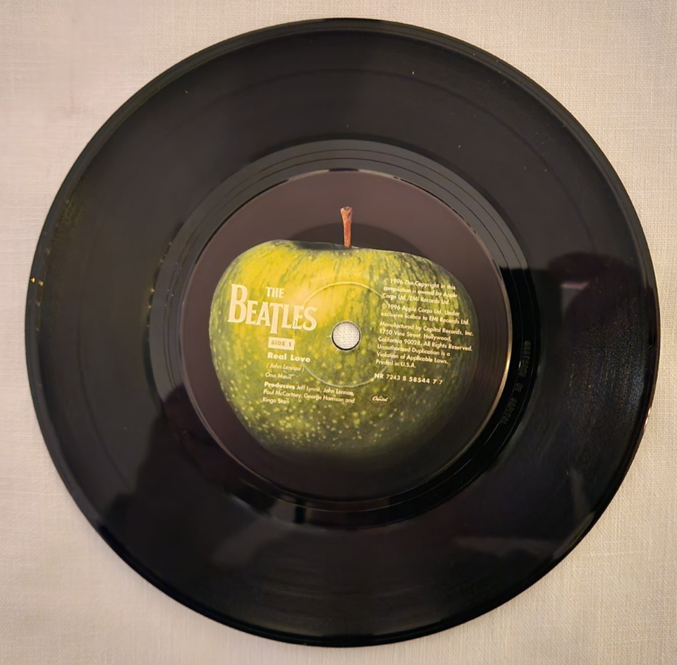 1996 Beatles Apple Records Picture Sleeve and Single Real Love Baby's ...
