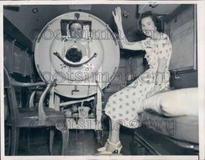 1939 Press Photo Fred Snite in Iron Lung With New Wife on Train 1930s ...
