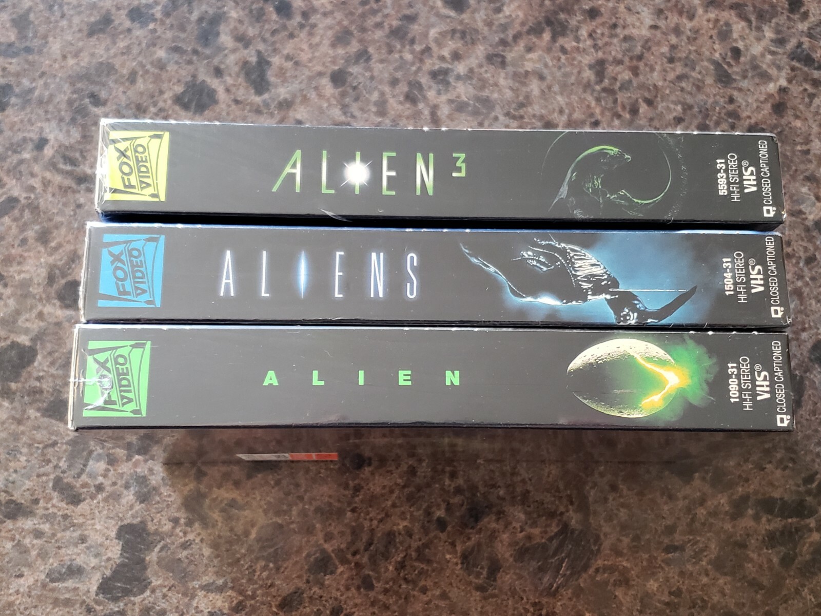 BRAND NEW Alien Aliens & Alien 3 (VHS, 1992) Sigourney Weaver RARE ...