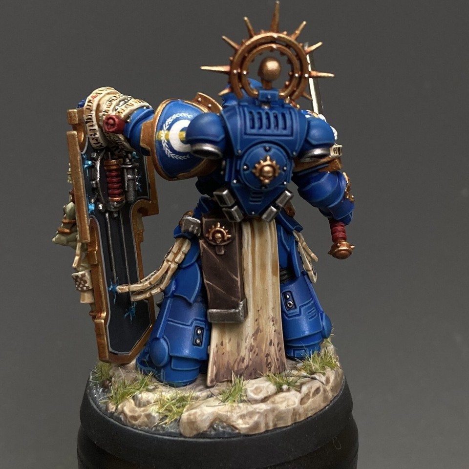 Space Marines Captain With Relic Shield Warhammer 40k Pro Painted Games ...
