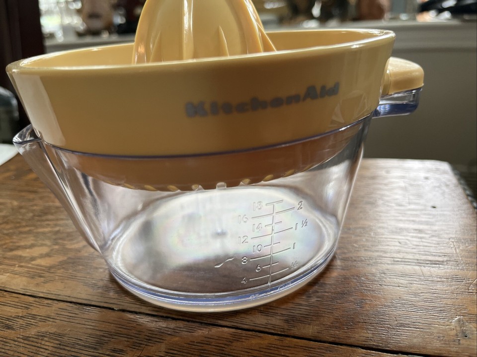 KitchenAid Citrus Hand Juicer & clear cup stand 18oz BPA free buttercup ...