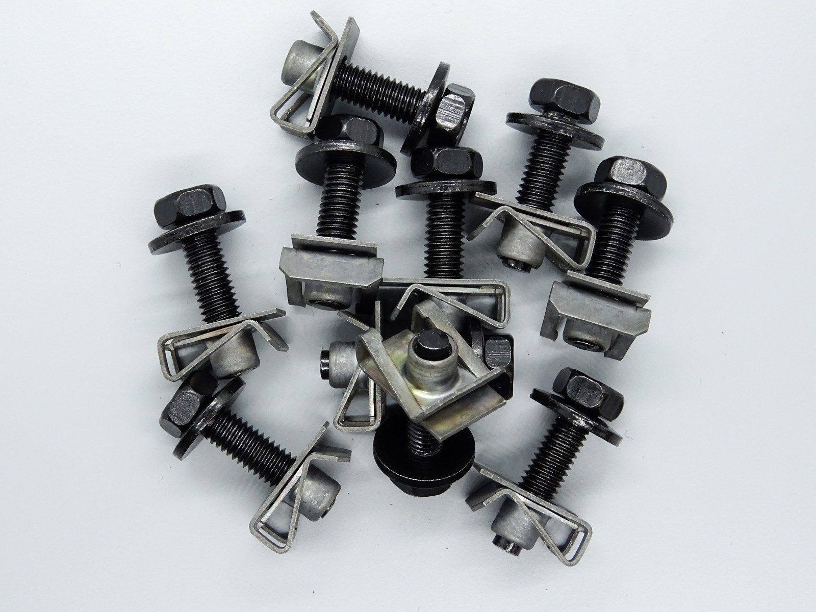 10 x M5 Blechmutter Schnappmutter Federmutter mit Schrauben für für KFZ ...