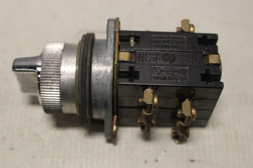 GE CR104P-SM82A92 3 Position Selector Switch Maintained Left Spring ...