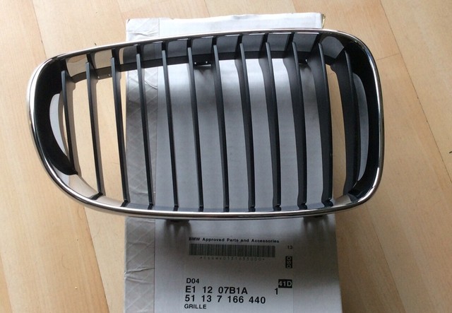 BMW 1 E81 Front Bumper Radiator Right Kidney Grille 51137166440 Genuine ...