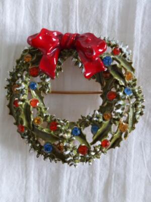 Vintage ART Christmas Wreath Pin Brooch Enamel And Rhinestones | eBay