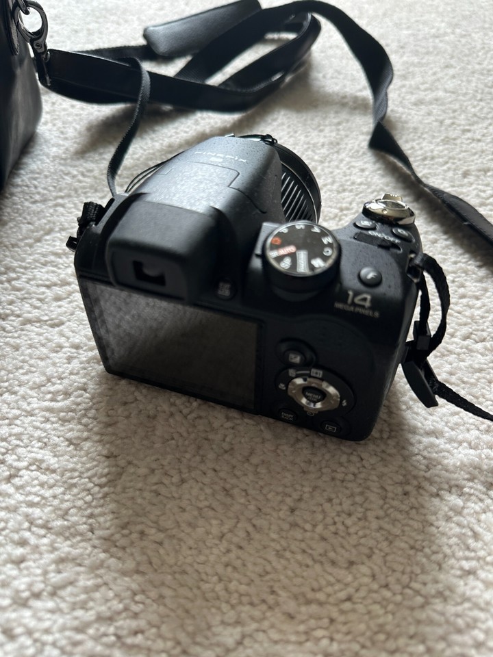 Fujifilm FinePix S3200 14 MP Digital Camera Fujinon 24x Super Wide ...