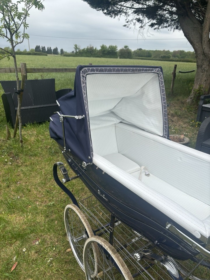 Silver Cross Balmoral Coach Built Pram in Navy, This Will Come With ...