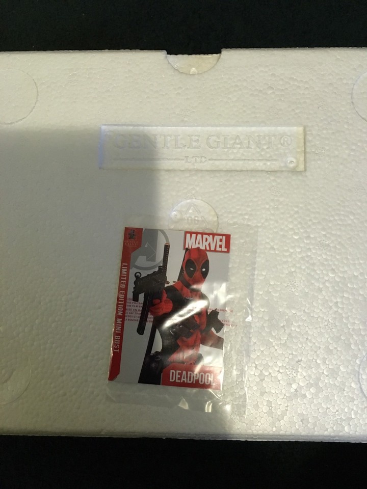 Marvel Comics Gentle Giant DeadPool Mini Bust #1681 of 1700 | eBay