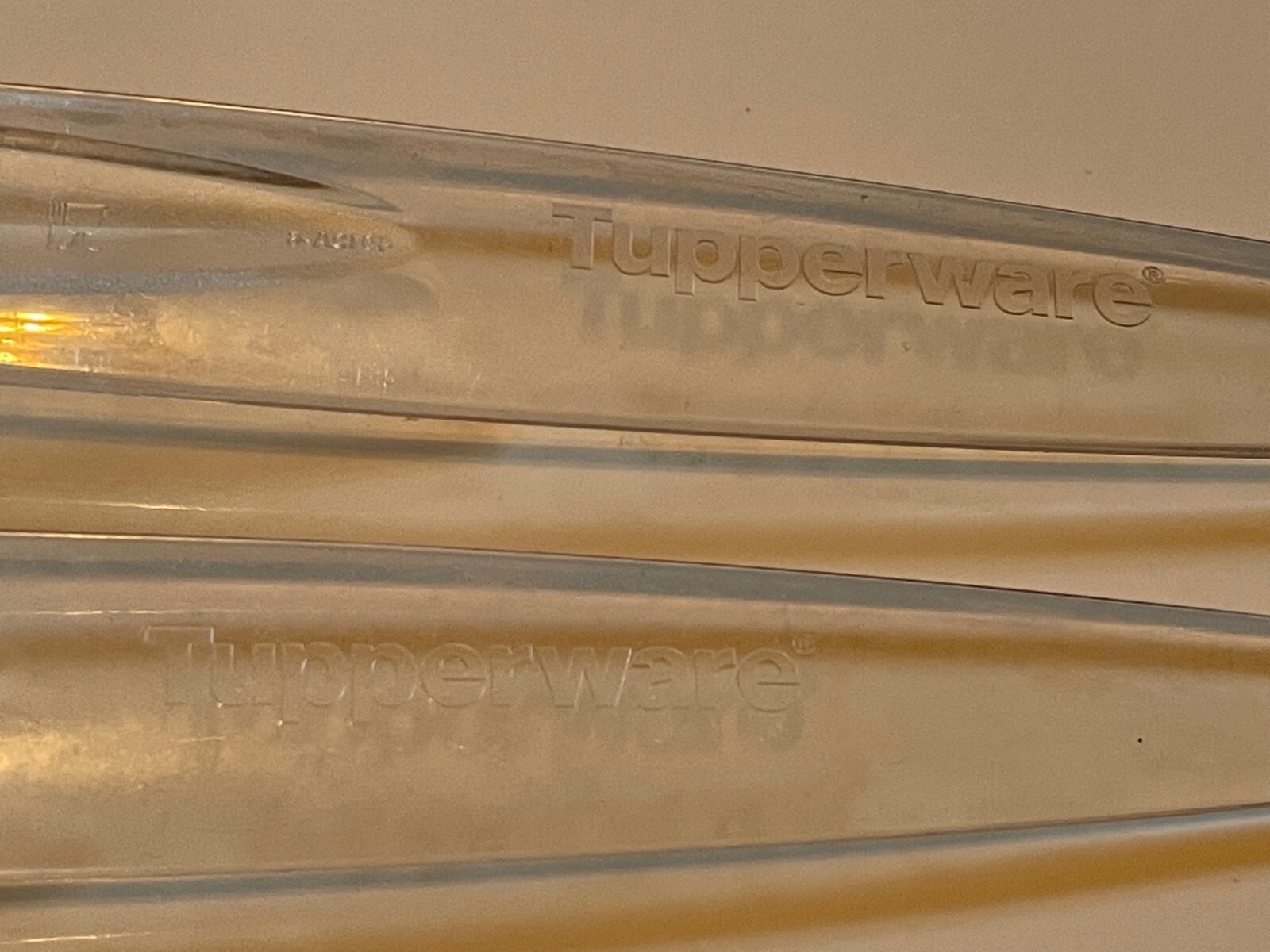 2 Sets Tupperware SHEERLY ELEGANT SERVING TONGS Salad Acrylic Ruby Red ...