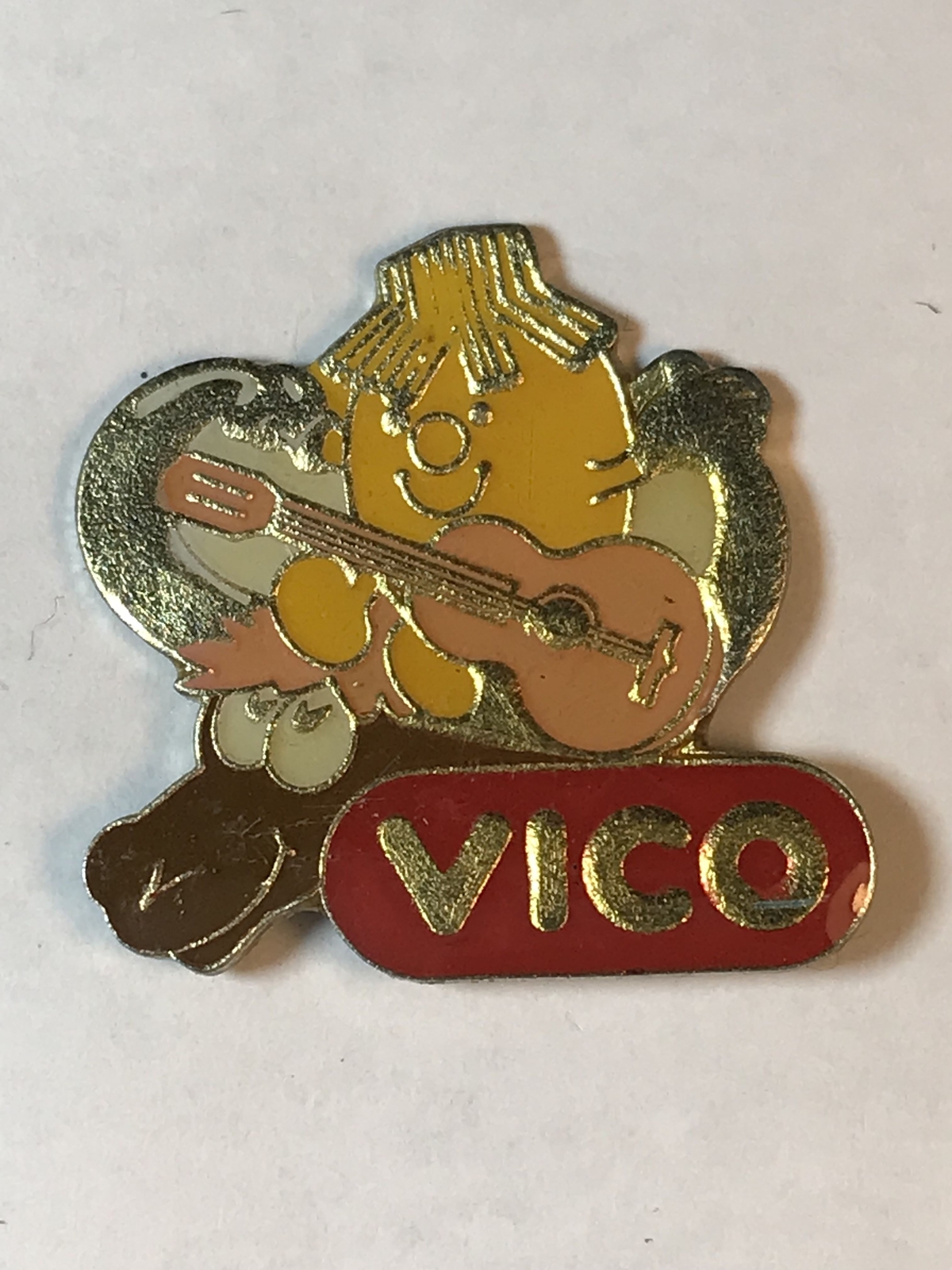 PIN PLAYING GUITAR VICO | eBay