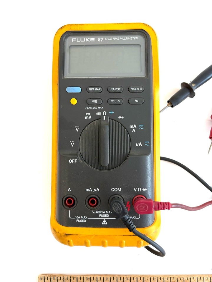 Fluke 87 True RMS Digital Handheld Multimeter with probes ~AS IS READS ...