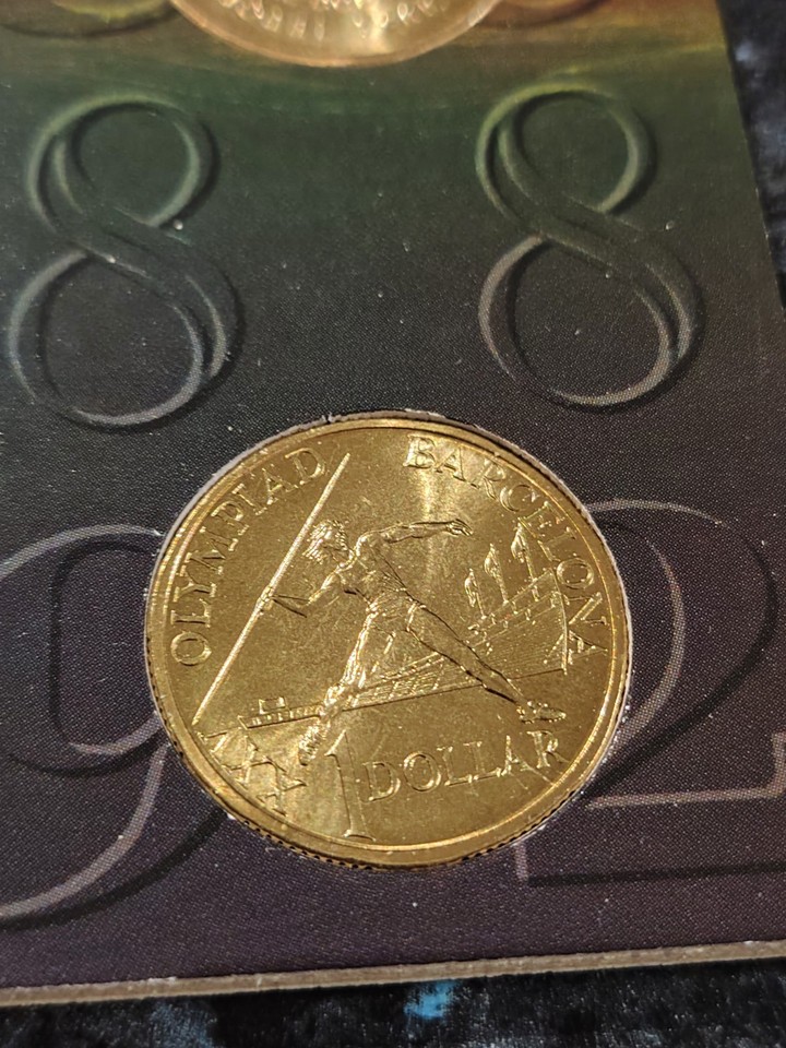 1992 THE AUSTRALIAN $1 FIVE COIN SET IN A FOLDER | eBay Australia