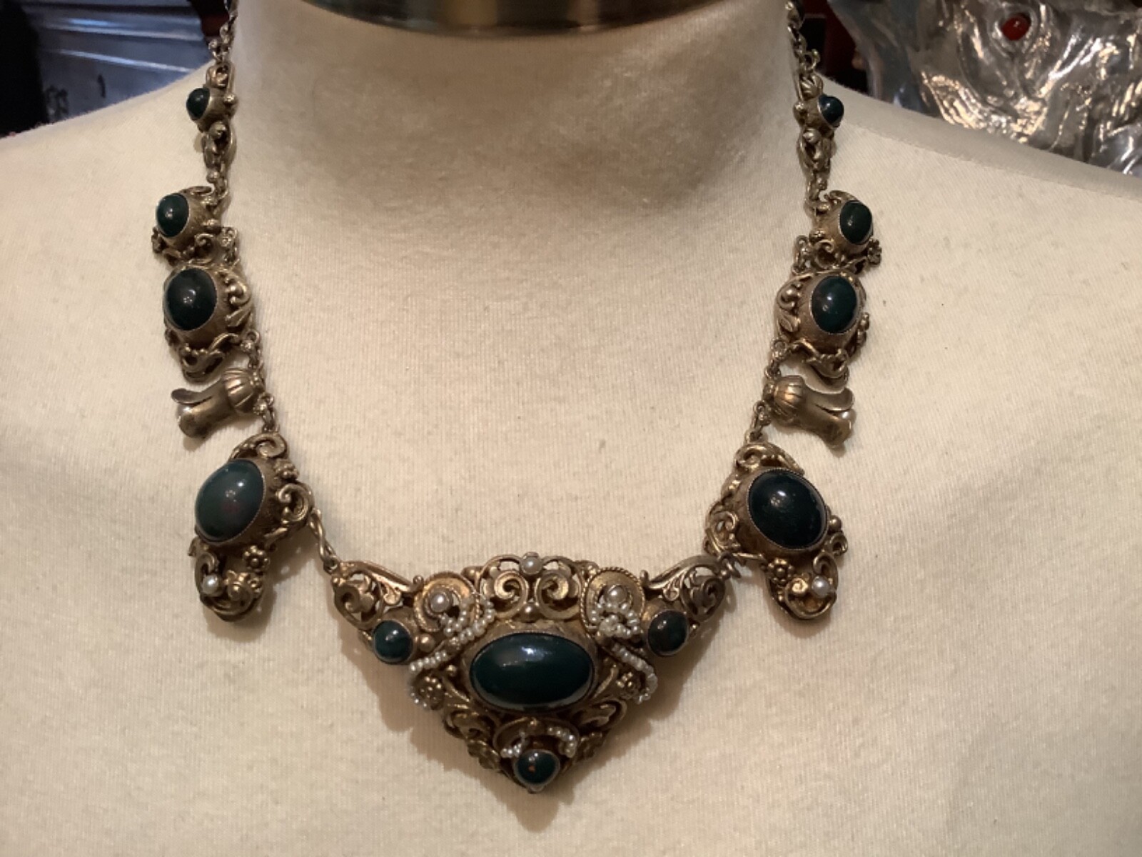VERY RARE INCREDABLE VERY DETAILED PEARL & JADE CABOC… - Gem