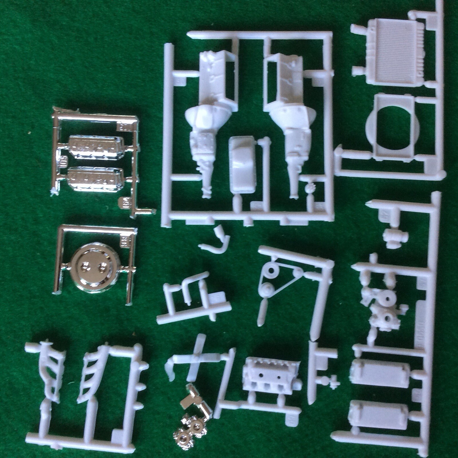 Revell 85-2017 1/25 ‘67 Dodge Coronet R/T 2’n1 Parts Engine 440 Magnum ...