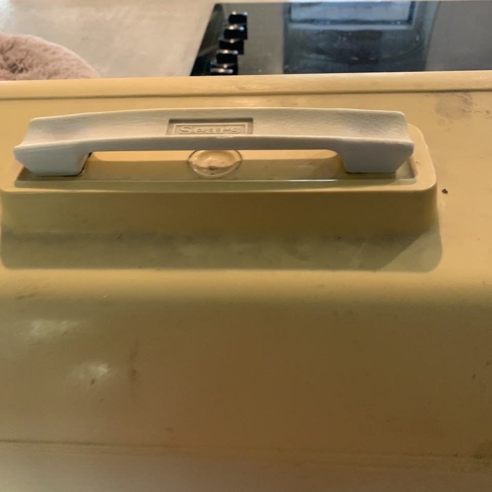 SINGER Sewing Machine - Model 2502C w/ Foot Pedal & Case Tested ...