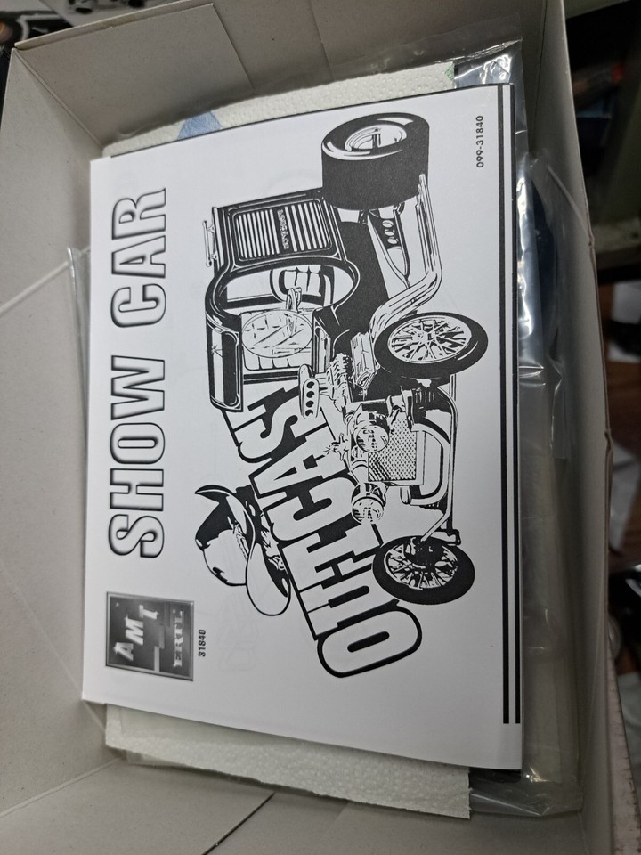 AMT 1/25 Outcast 2002 Toy Fair Exclusive Ford C Cab Model Kit Sealed ...