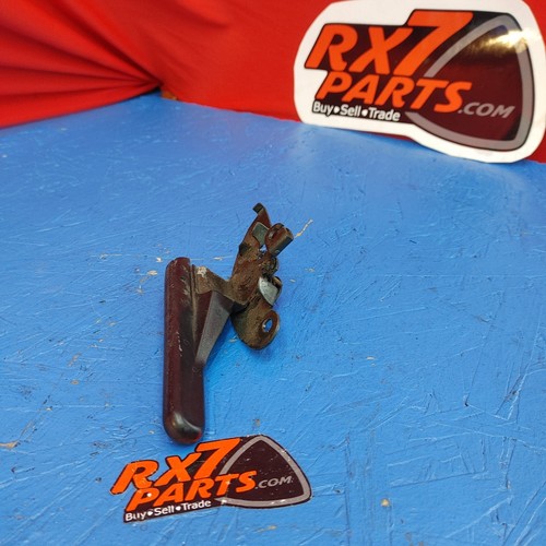 RHD NISSAN SKYLINE R34 POP TRUNK GAS LID FLAP LEVER 84640-35F01 S8B9/16 ...