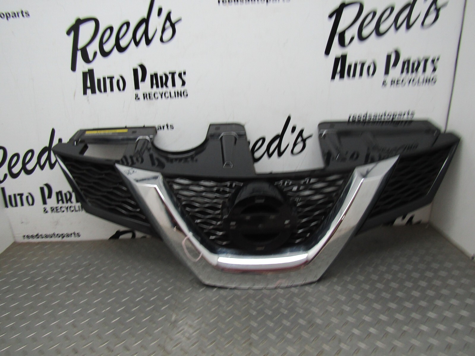2014 2015 2016 2017 NISSAN Rogue Front Grille 62310-9TA1A Genuine W/O ...