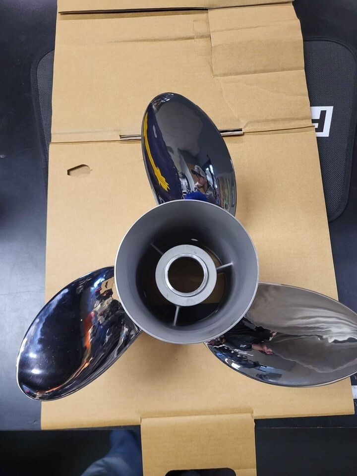 Michigan Wheel Apollo Propeller XHS 13 7/8 x 23 RH 3 Blade Stainless ...