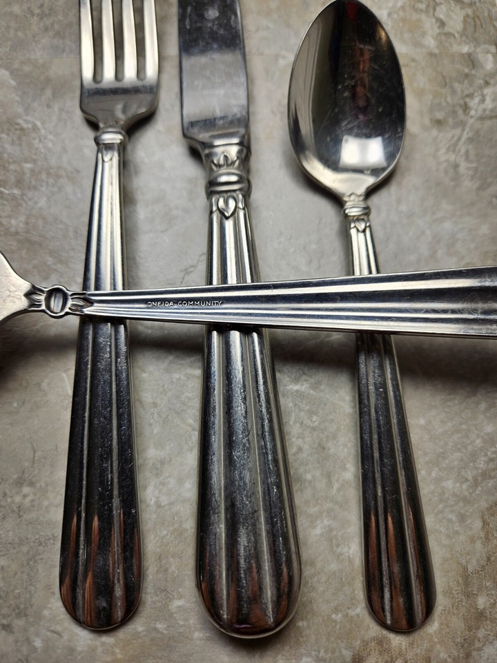Tennyson by Oneida Community Stainless Flatware Smart Choice Ridges ...