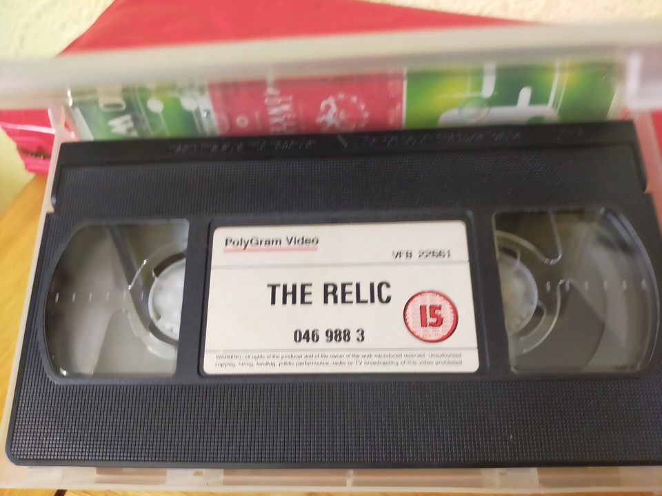 The Relic VHS Cassette 1997 Penelope Ann Miller, Tom Sizemore Horror ...