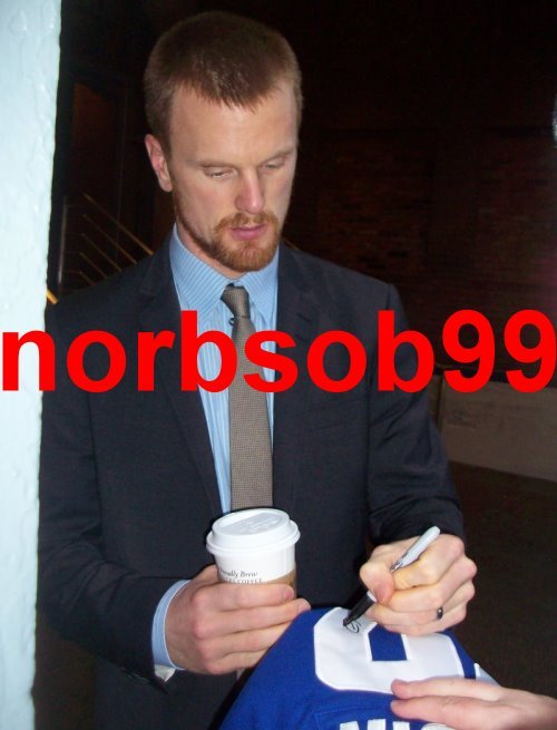 DANIEL SEDIN VANCOUVER CANUCKS TEAM SWEDEN SIGNED AUTOGRAPH PUCK D w ...