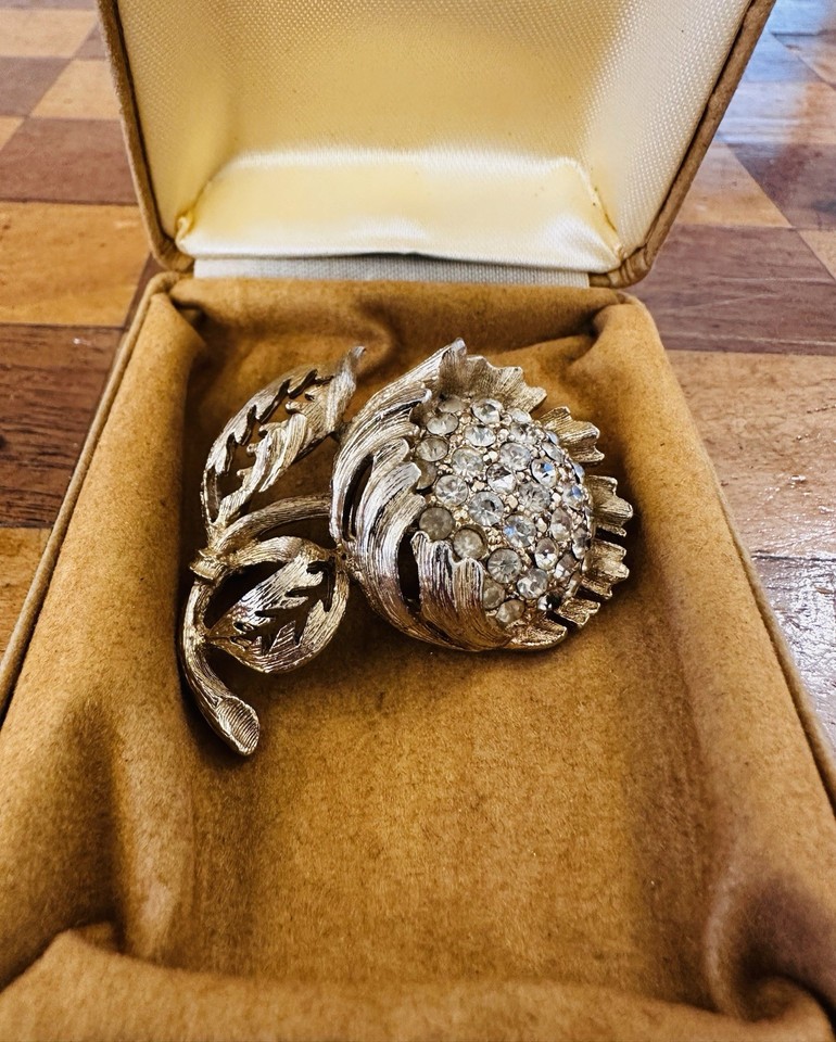 Vintage Sphinx Rhinestone Thistle Brooch Gold Tone Signed – 6.5 cm ...