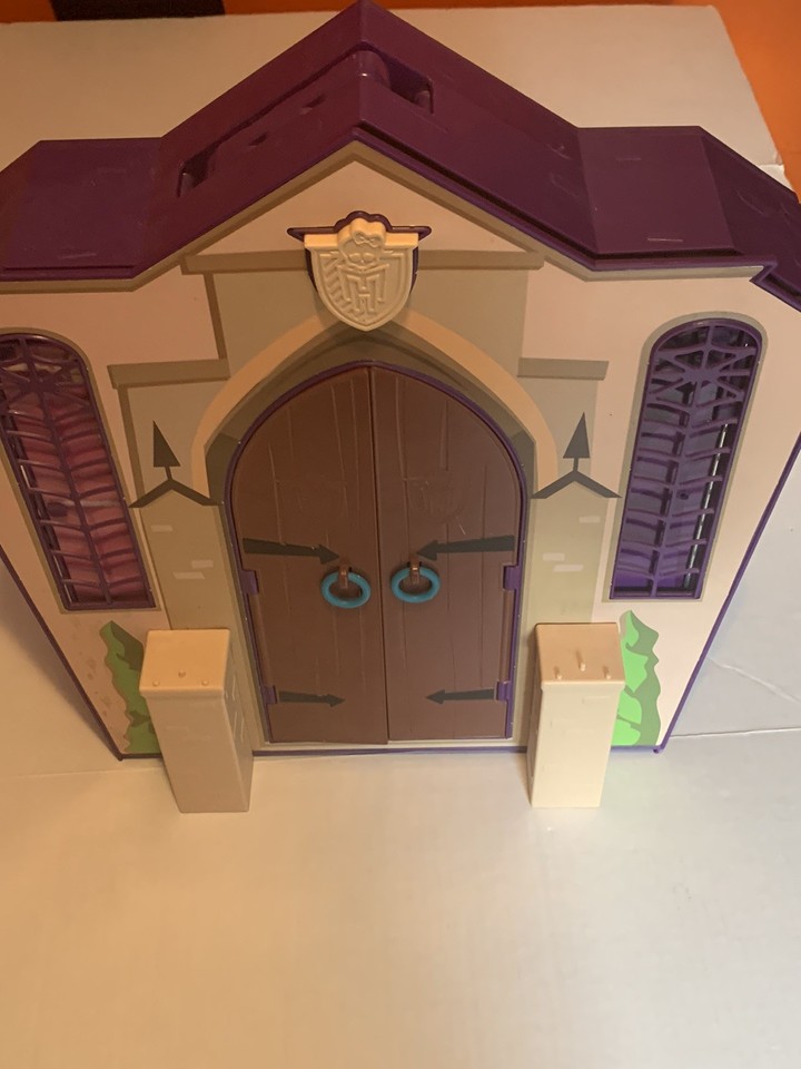 Monster High 2012 Mattel High School Haunt The Halls Playset X3711 ...