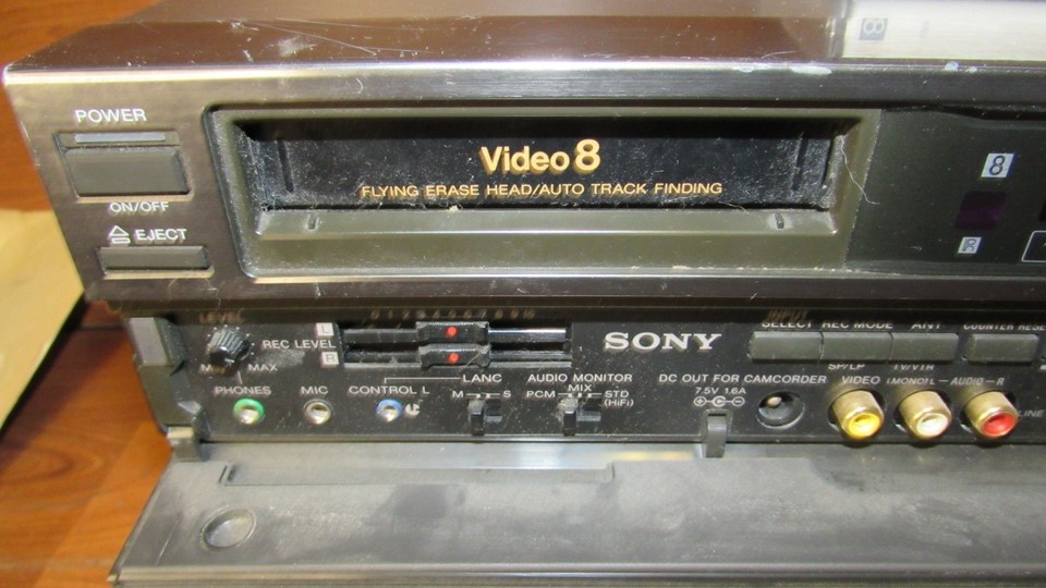 Sony EV-S550 Video8 Hi8 Cassette Recorder VCR - Tape Stuck Inside - AS ...