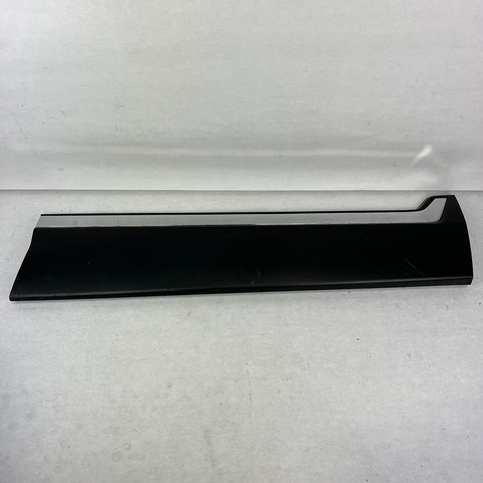 OEM 2017 - 2020 Honda CR-V Touring Front Right Lower Door Molding 75312 ...