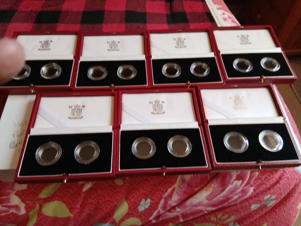 ROYAL MINT FULL GOLD SOVEREIGN CASES TO HOUSE 24 FULL SOVEREIGNS IN ...