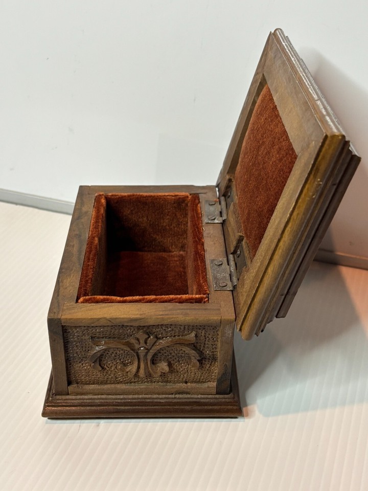 Vintage Hand Carved Lidded Trinket Stash Treasure Chest Lock Box ...
