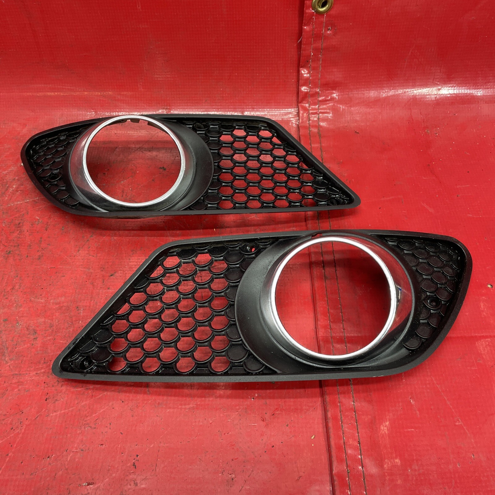 2008 MERCEDES BENZ C300 GRILLE LOWER LEFT RIGHT A2048850353 | eBay