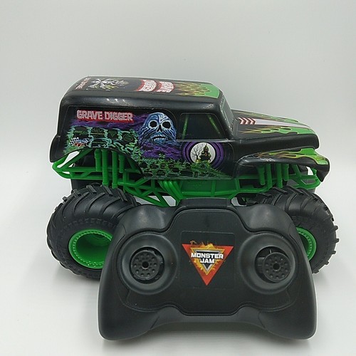 Spin Master Monster Jam Grave Digger 1:24 Scale 2.4 GHz RC Remote ...