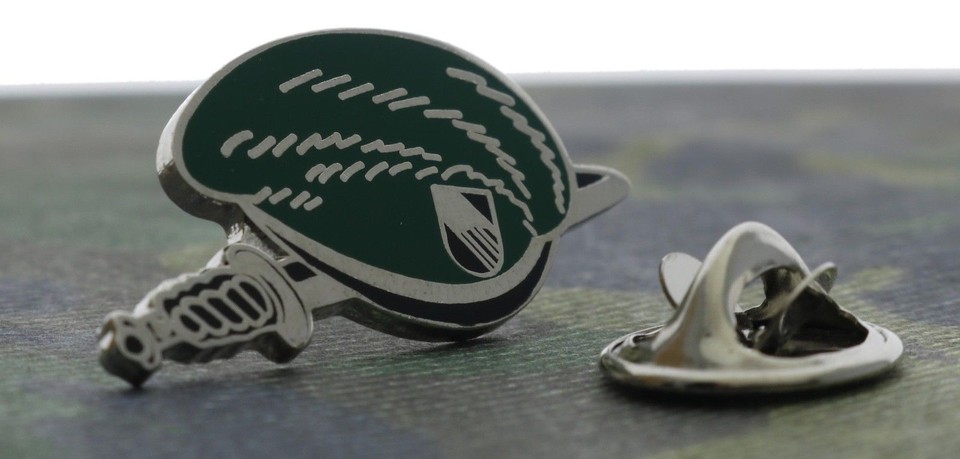 Army Green Beret Special Forces 1 1/4 inch Hat or Lapel Pin EE14840 ...