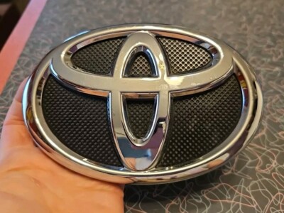 75310-06010 GENUINE OEM FRONT GRILLE LOGO EMBLEM BADGE fits Many TOYOTA ...