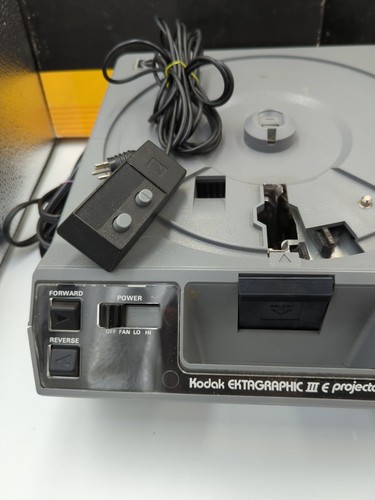 Kodak Ektagraphic III E Slide Projector With 2 Carousel Trays & Slides ...