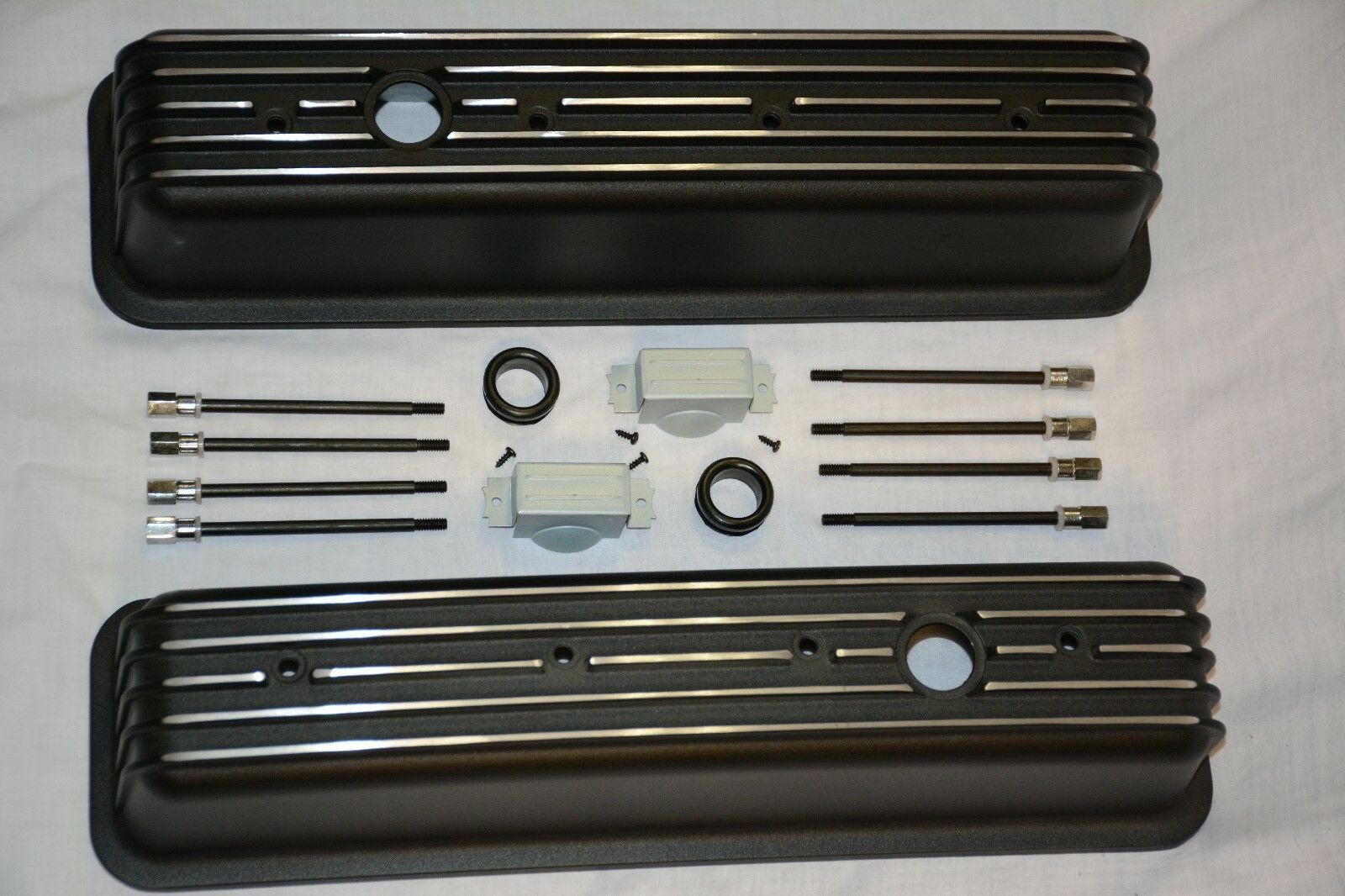 Small Block Chevy Tall Finned Black Center Bolt Valve Covers Vortec TBI ...