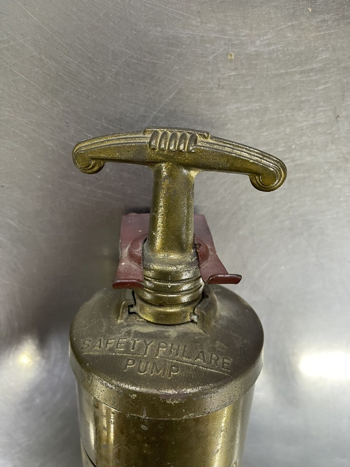 General Quick Aid Fire Guard Brass Fire Extinguisher w/ Mounting ...