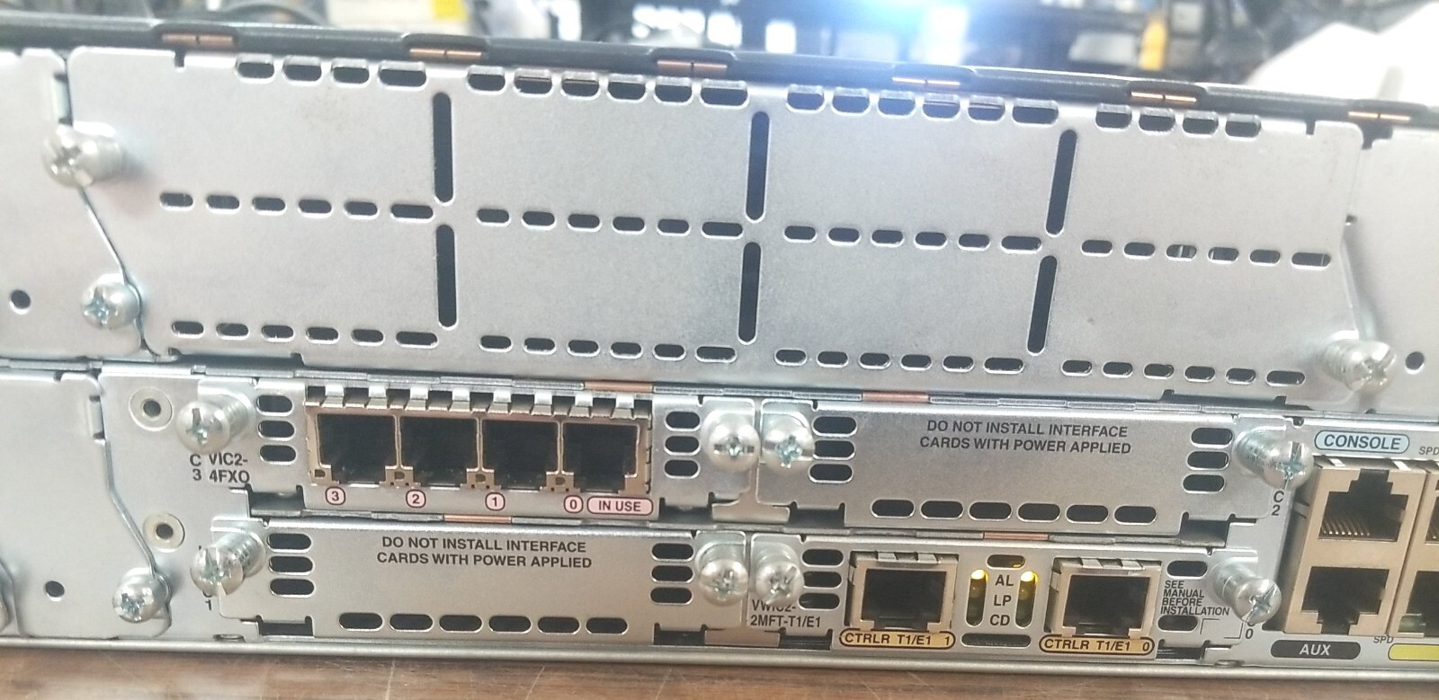 Genuine CISCO3825 V05 Integrated Service Router + VIC2-4FX0, VWIC2-2MFT ...