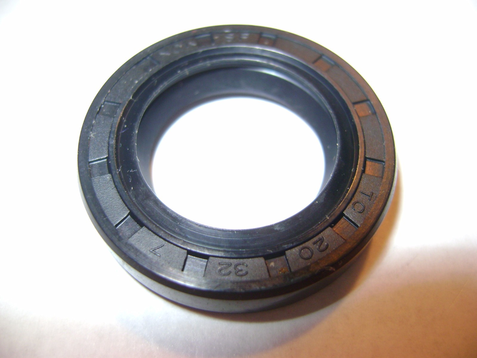 NEW TC 20X32X7 DOUBLE LIPS METRIC OIL / DUST SEAL WITH GARTER SPRING | eBay