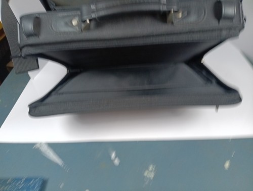 APC Laptop Messenger Bag Model TPC 1300B New Without Tags Black W ...