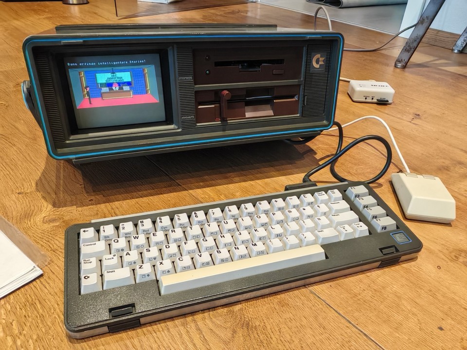 Commodore SX 64 with expansion and 1581 drive in excellent condition ...